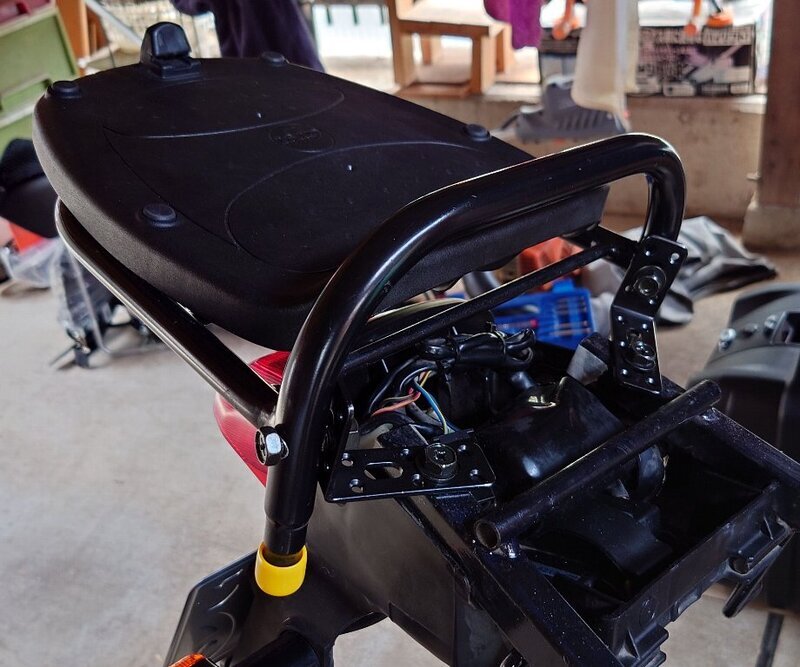 VTR250のリアキャリア＆リアボックス取付: type:yoshi!